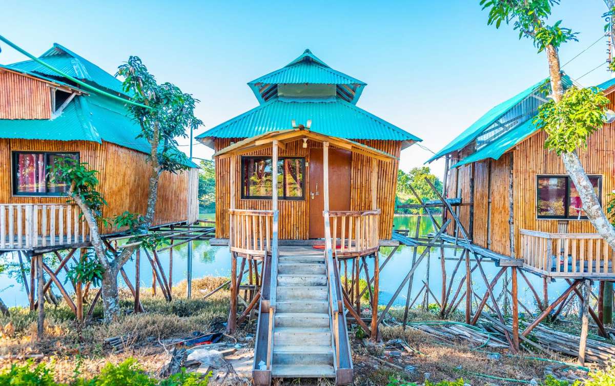 Divine Lake Island - Tourist Signal